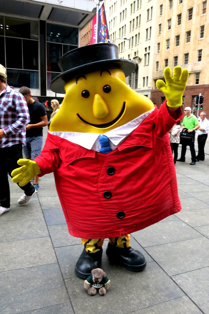 Editor Des has lunch at the library.