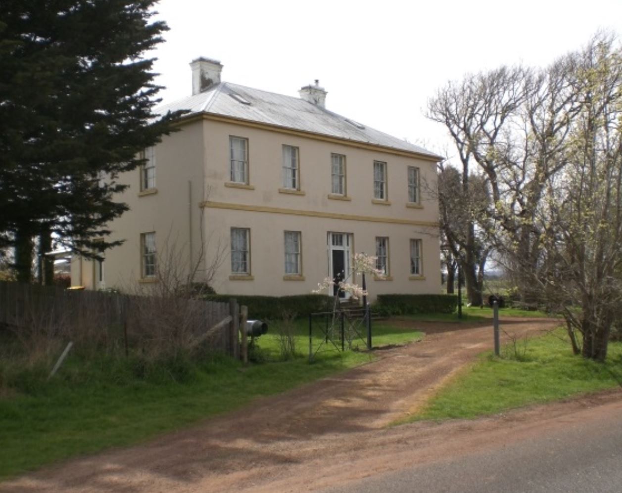 THE DISAPPEARING HOUSE IN TASMANIA - Pauline Conolly